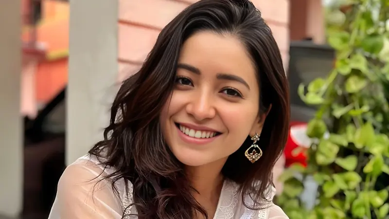 Asha Negi Biography, Age, Relationship, Family, Controversy, Career, Net Worth