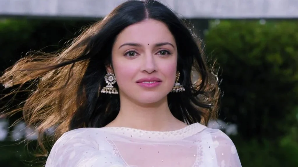 Divya Khosla Kumar Biography, Age, Height, Husband, Family, Career, Net ...