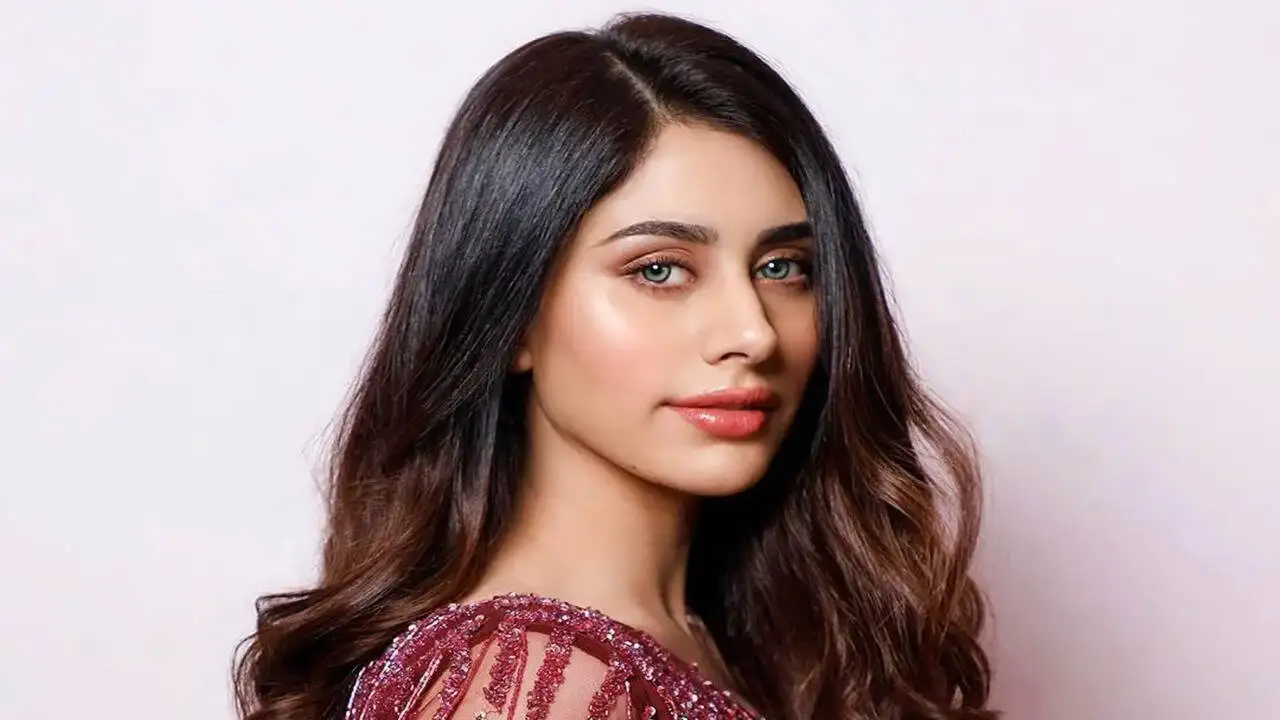 Warina Hussain (Hira Warina) Biography, Age, Height, Family, Relationship, Career, Net Worth