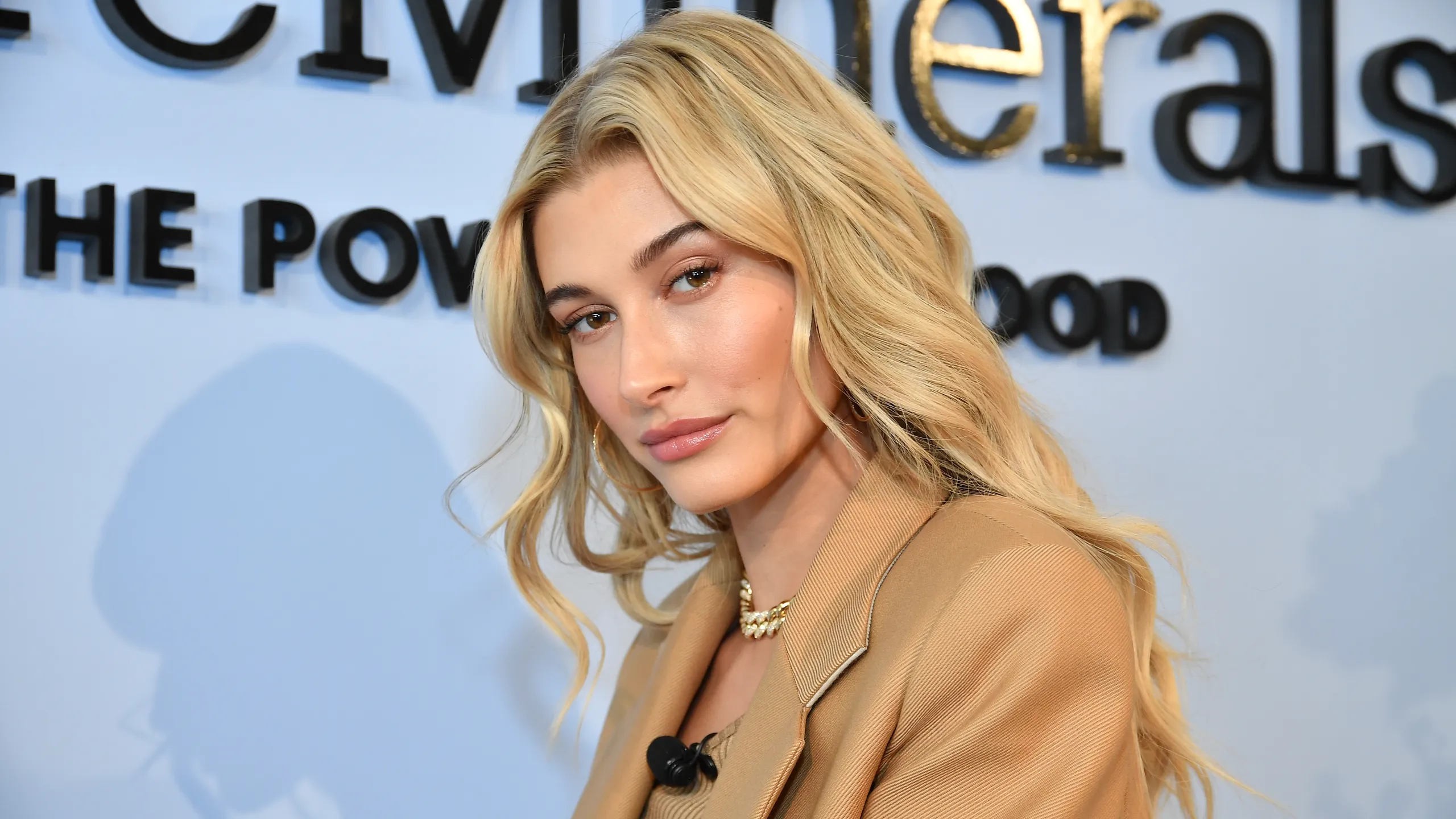 Hailey Bieber Biography, Age, Husband, Family, Career, Net Worth