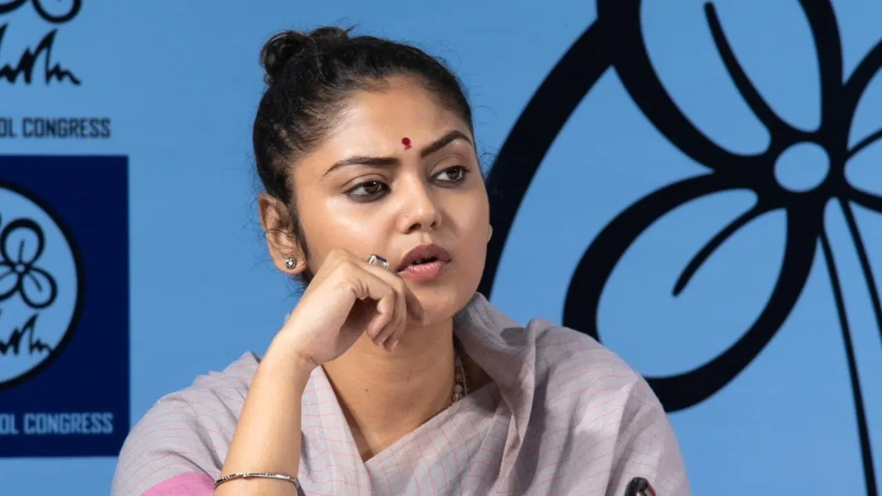 Saayoni Ghosh Biography, Age, Family, Education, Career, Politics ...