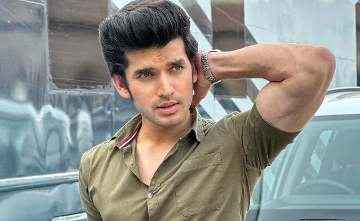Paras Kalnawat Biography, Age, Family, Career, Net Worth