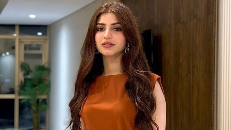 Kinza Hashmi Biography, Age, Family, Career, Net Worth and More